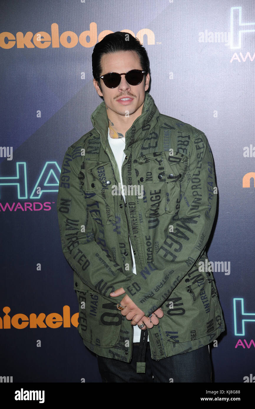 NEW YORK, NY - NOVEMBER 11: Casper Smart attends the Nickelodeon Halo ...