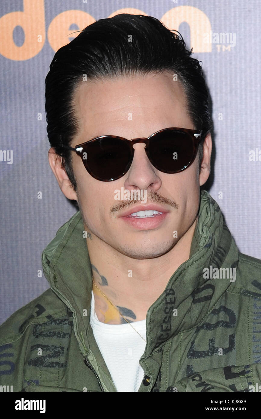 NEW YORK, NY - NOVEMBER 11: Casper Smart attends the Nickelodeon Halo ...