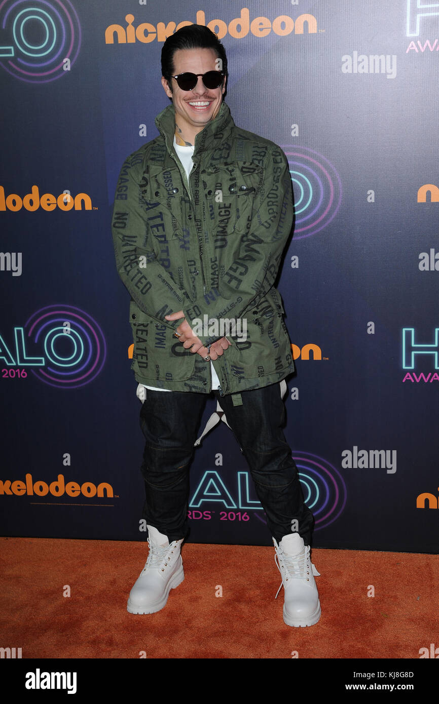NEW YORK, NY - NOVEMBER 11: Casper Smart attends the Nickelodeon Halo ...