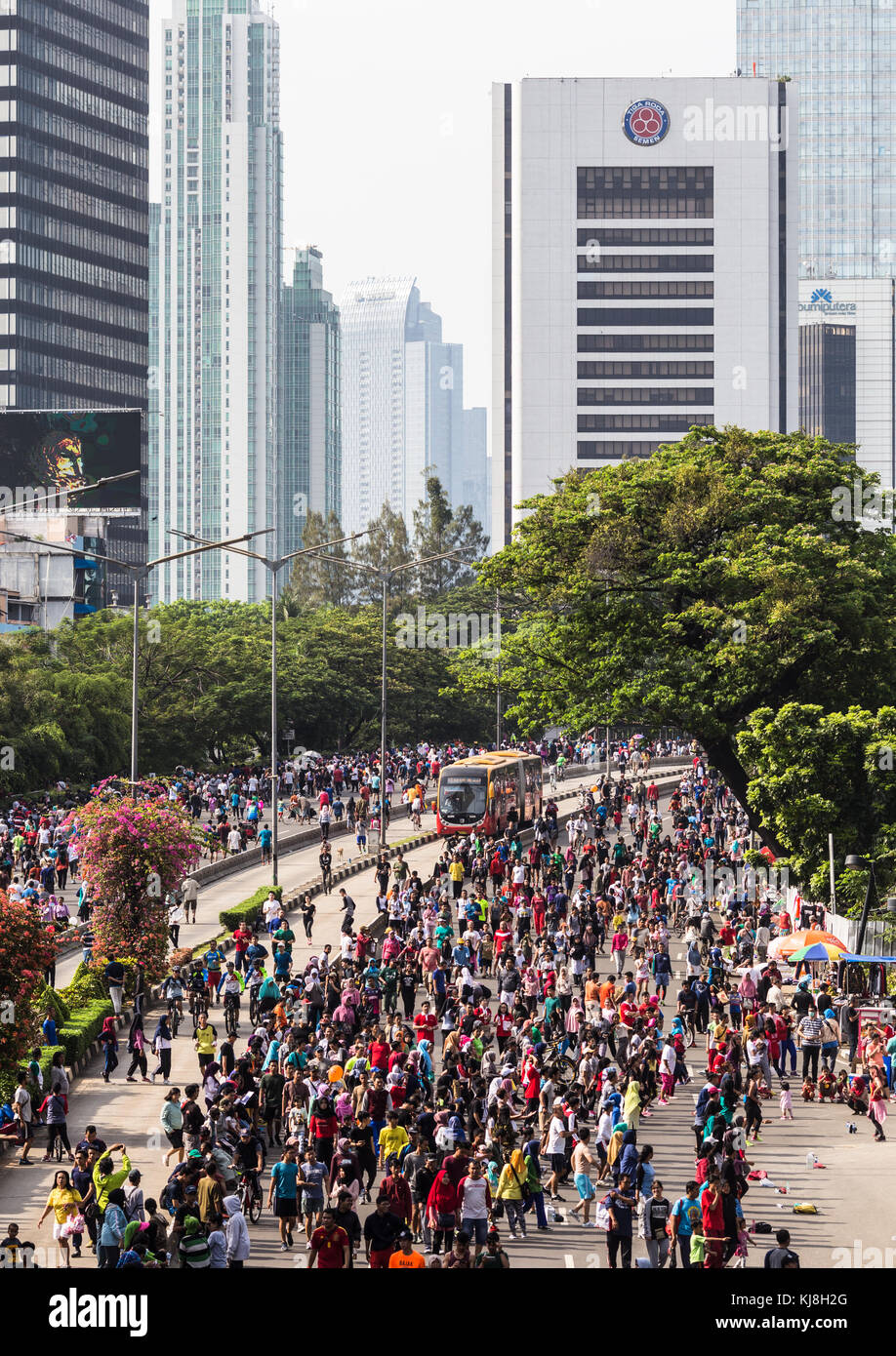 JAKARTA, INDONESIA - OCTOBER 15, 2017: A huge crowd attends the car ...