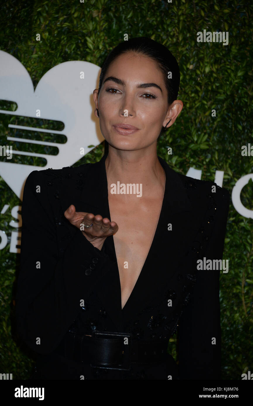 Lily aldridge 2016 hi-res stock photography and images - Alamy