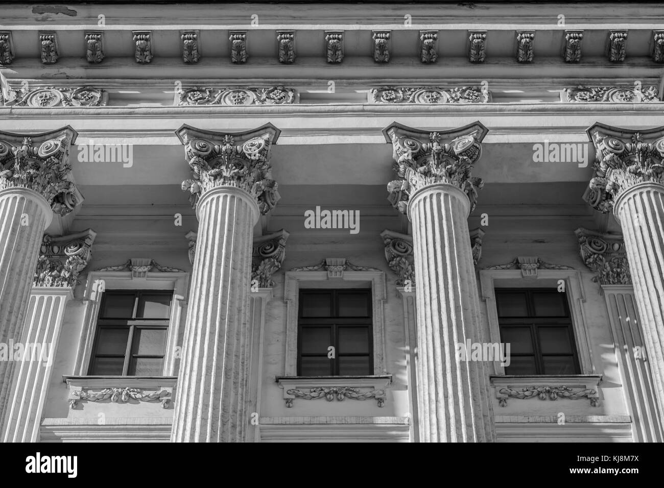 Close-up shot of a line of Greek-style columns Stock Photo - Alamy