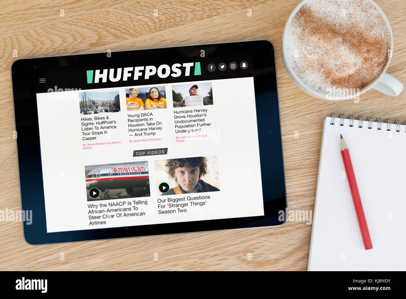 Huffpost logo hi-res stock photography and images - Alamy