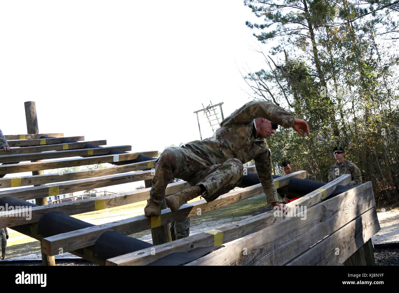 Marne Soldiers compete in the Thornsbury Obstacle Course at Fort ...