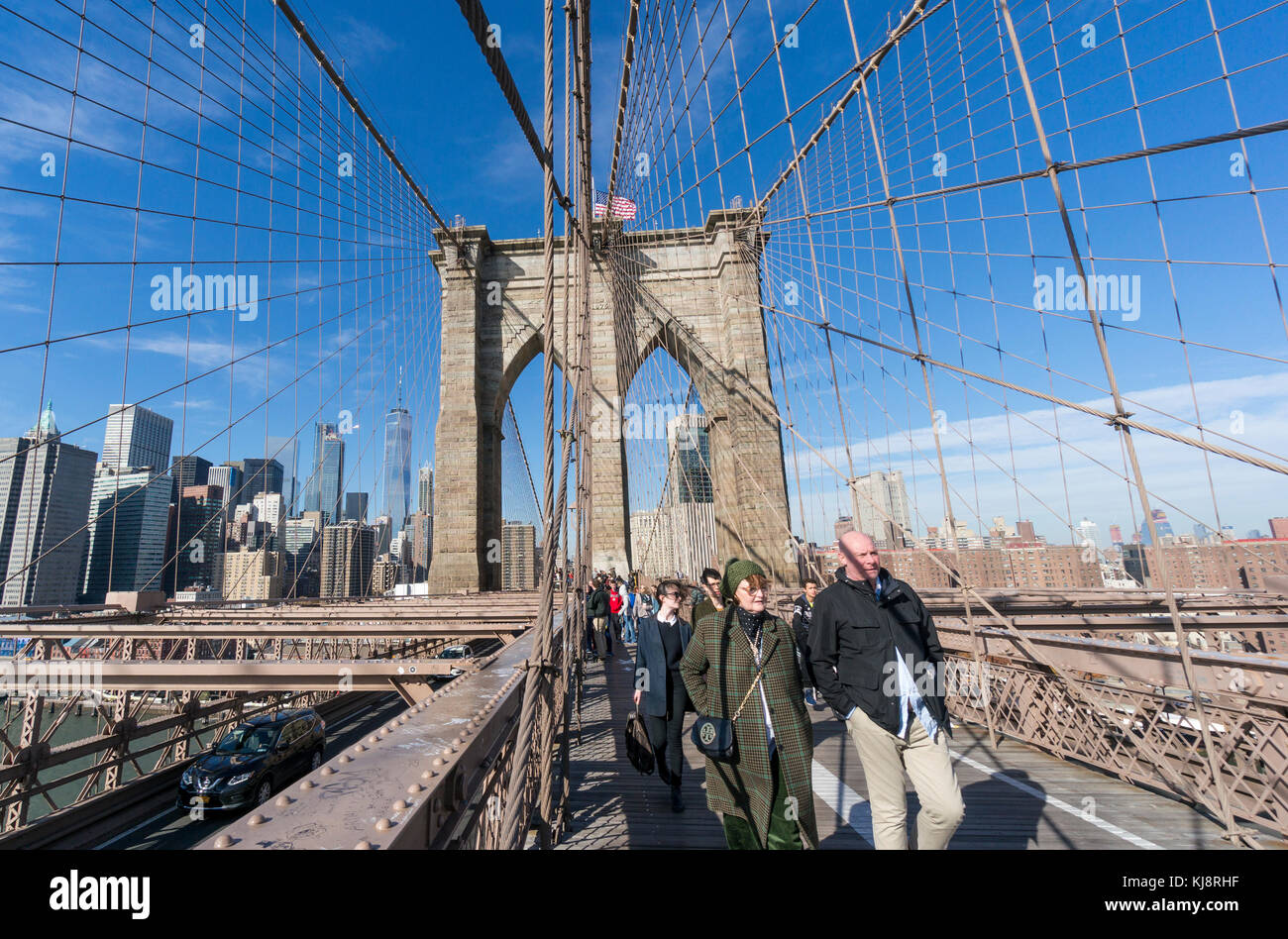 Brooklyn bridge view across bridge hi-res stock photography and images ...