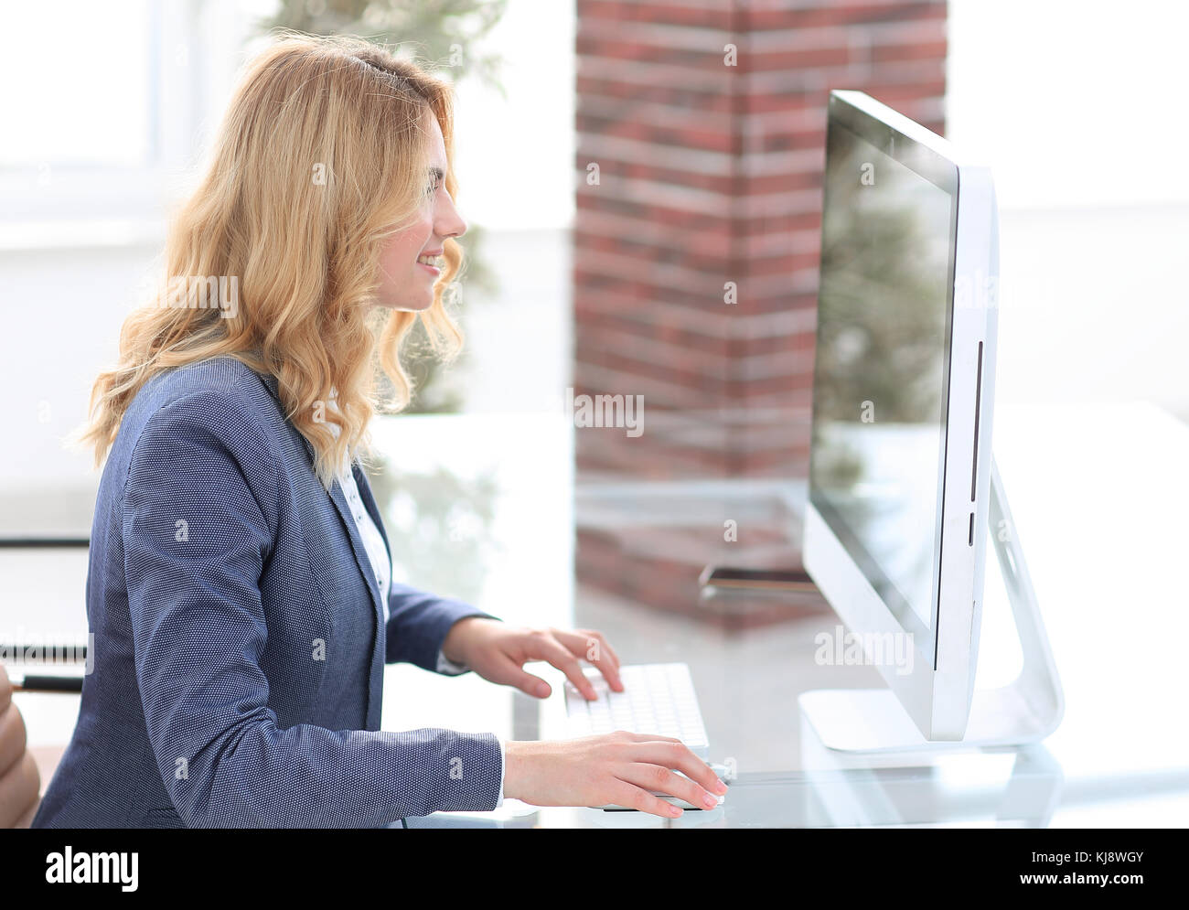 modern business woman working on computer Stock Photo - Alamy