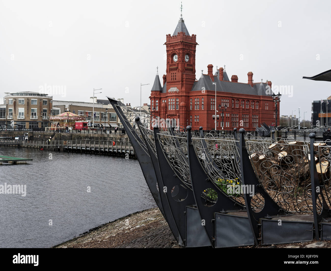 Merchant Seafarers War Memorial, Cardiff Bay,UK Stock Photo - Alamy