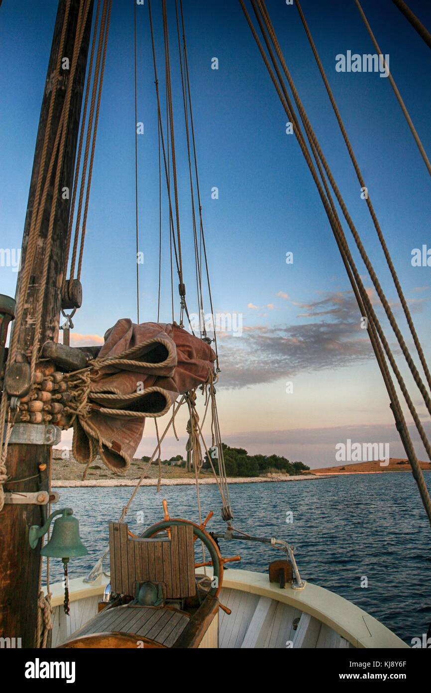 Rigging on old wooden sailing ship Stock Photo - Alamy