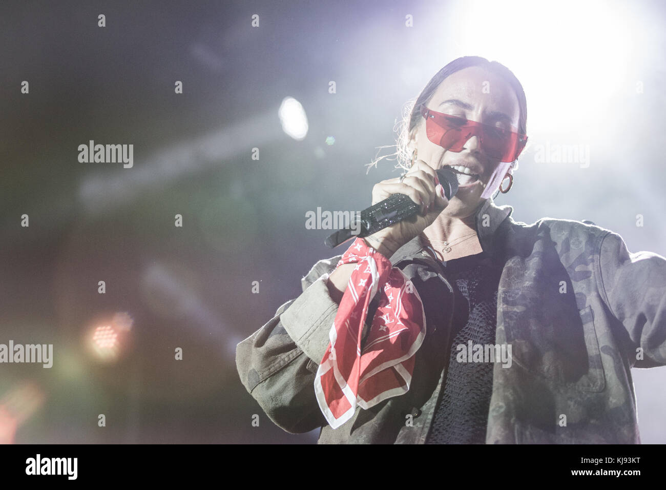 Oona singer hi-res stock photography and images - Alamy