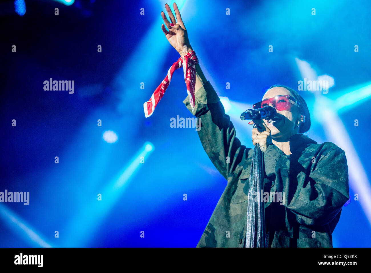 Oona singer hi-res stock photography and images - Alamy