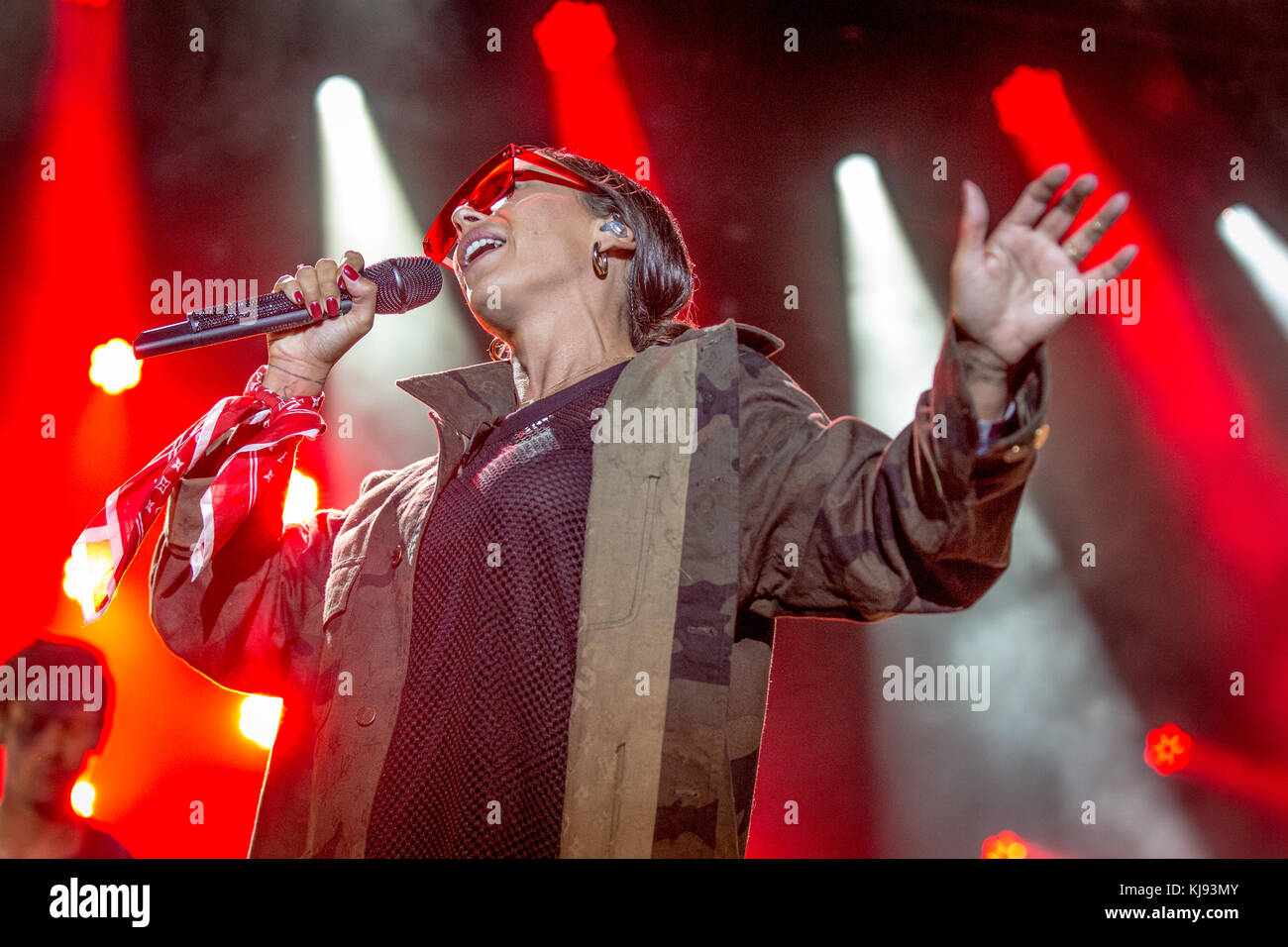 Oona singer hi-res stock photography and images - Alamy