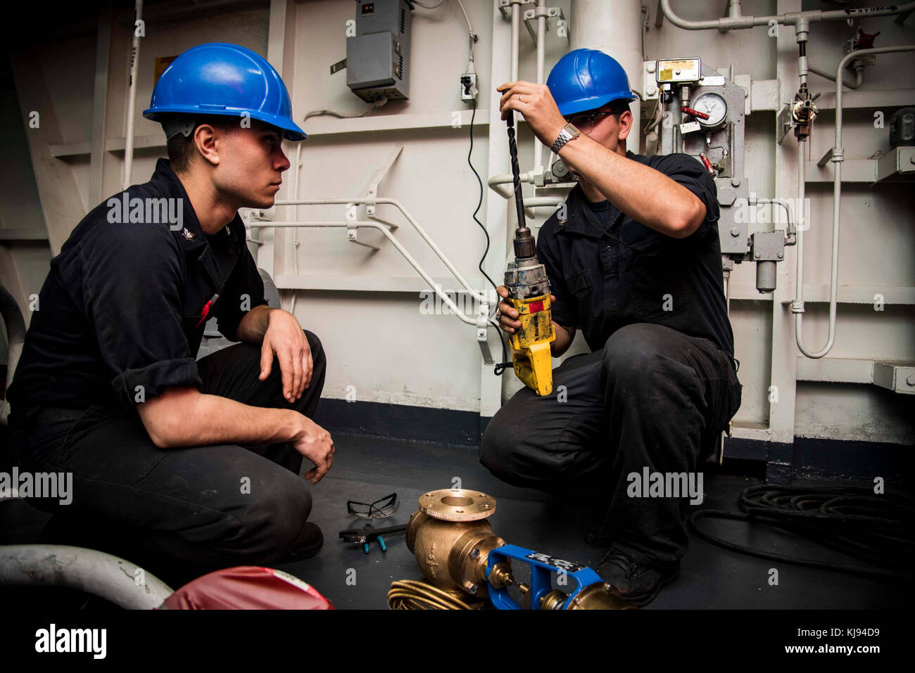 PORTSMOUTH, Va., (Nov. 14, 2017) Machinist's Mate 3rd Class Tyler ...