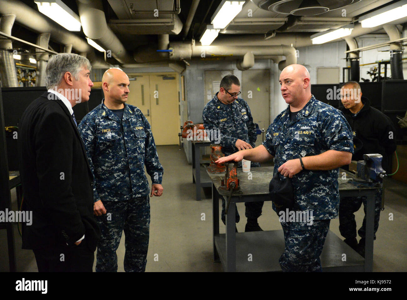 171115-N-BN978-071 GREAT LAKES, Il (Nov. 15, 2017) Chief Hull ...