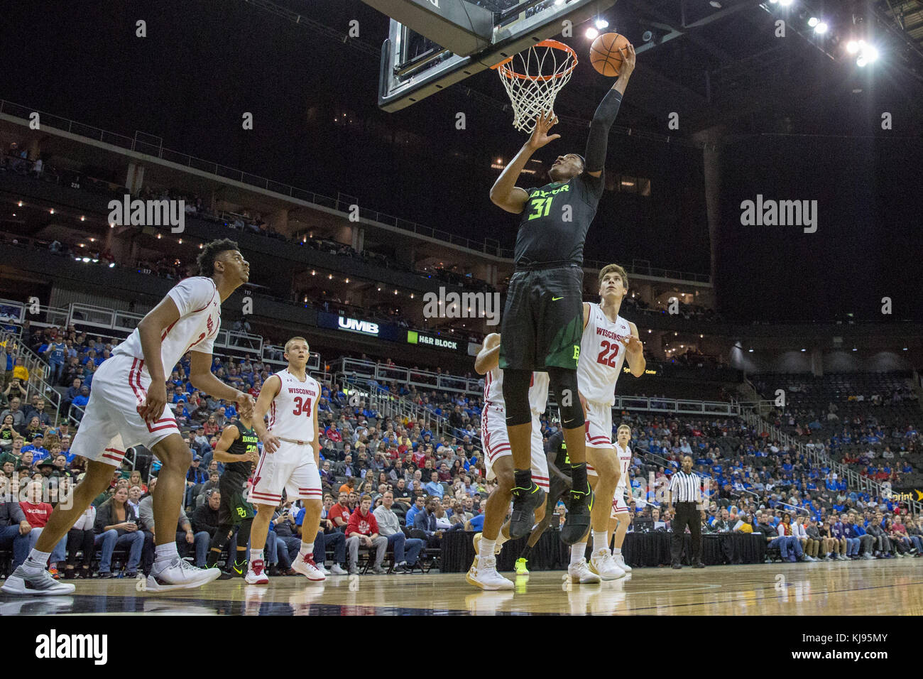 Kansas City, MO. U.S. 20th Nov, 2017. As Wisconsin Badger players watch ...