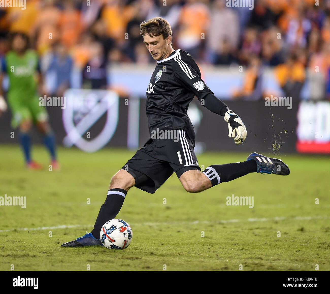 Houston, TX, USA. 21st Nov, 2017. Seattle Sounders goalkeeper Tyler ...