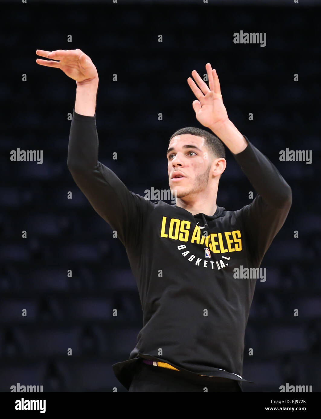 Los Angeles, CA, USA. 21st Nov, 2017. Los Angeles Lakers guard Lonzo ...