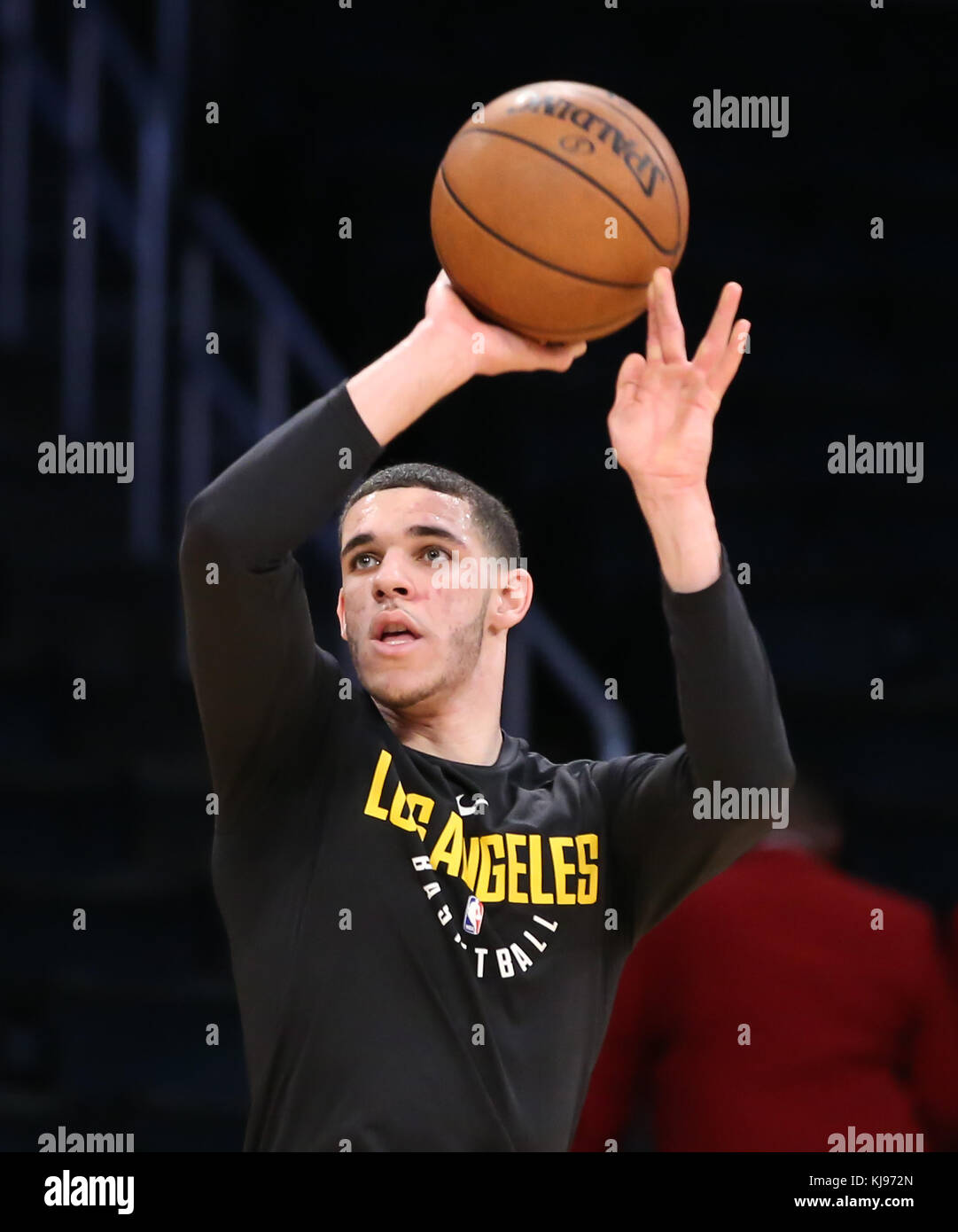 Los Angeles, CA, USA. 21st Nov, 2017. Los Angeles Lakers guard Lonzo ...