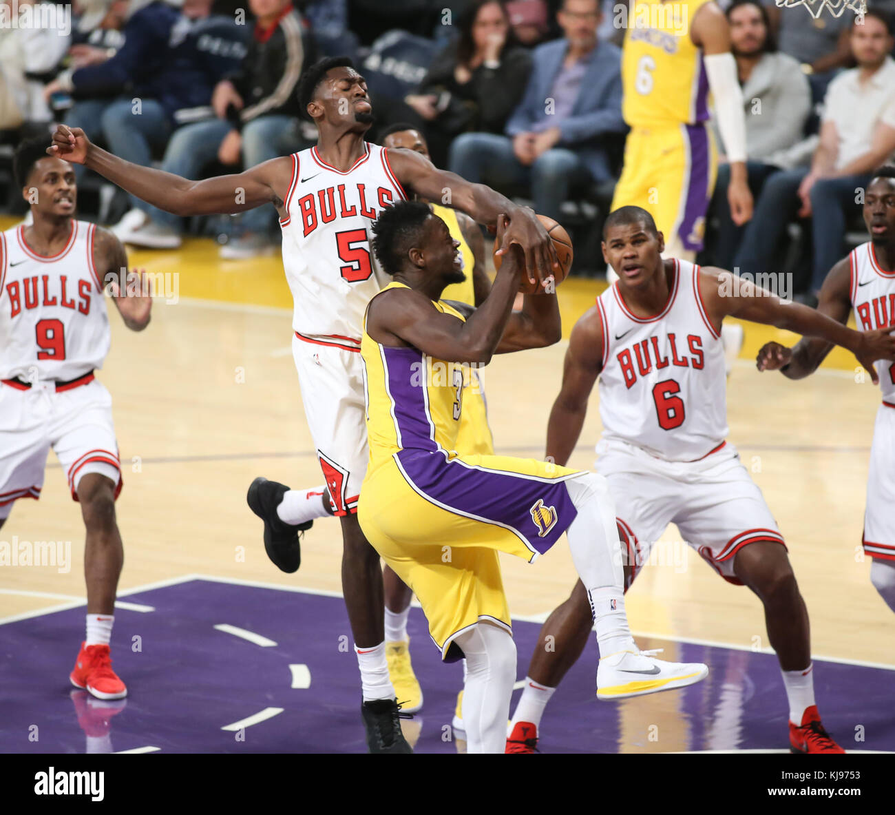 Los Angeles, CA, USA. 21st Nov, 2017. Chicago Bulls forward Bobby ...