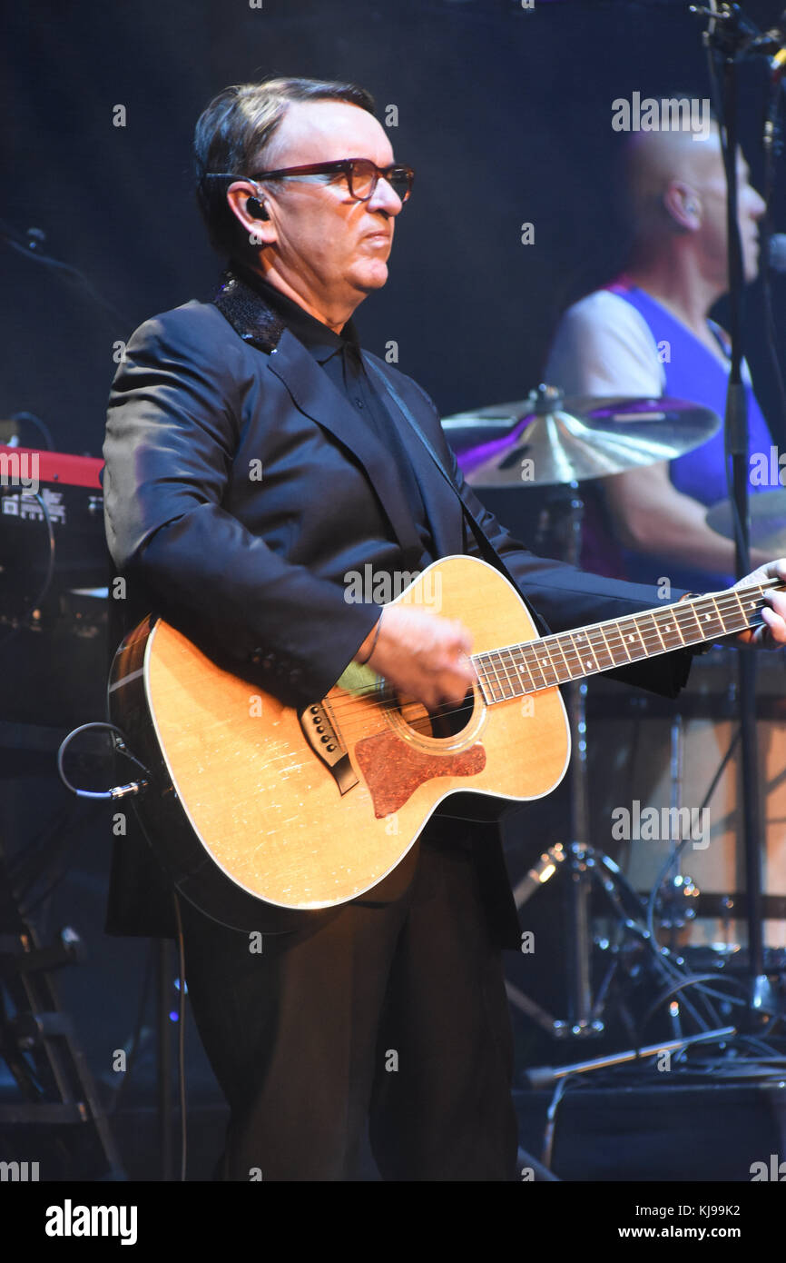 New York, New York, USA. 19th Nov, 2017. CHRIS DIFFORD of SQUEEZE ...