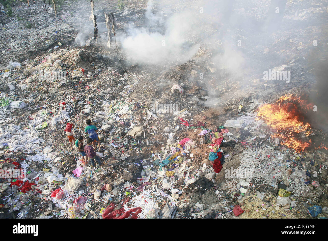 Dhaka city pollution hi-res stock photography and images - Alamy