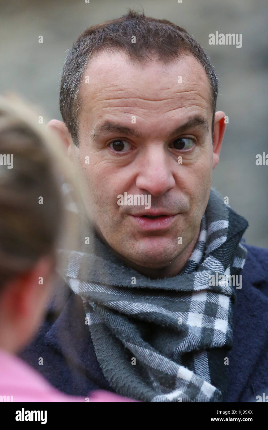 Financial journalist martin lewis hi-res stock photography and images ...