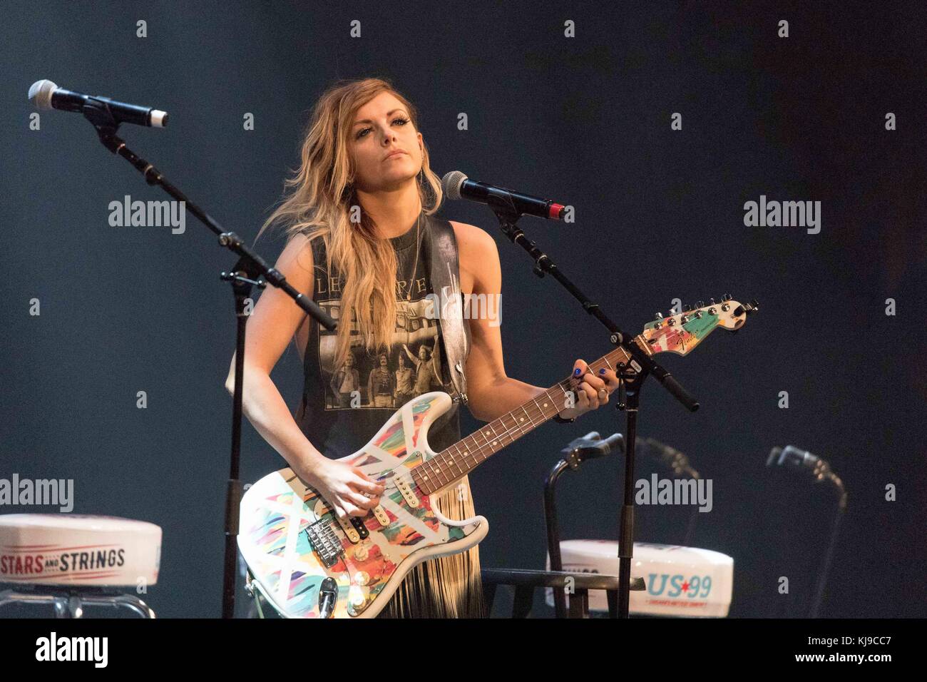 Chicago, Illinois, USA. 15th Nov, 2017. Musician LINDSAY ELL during the ...