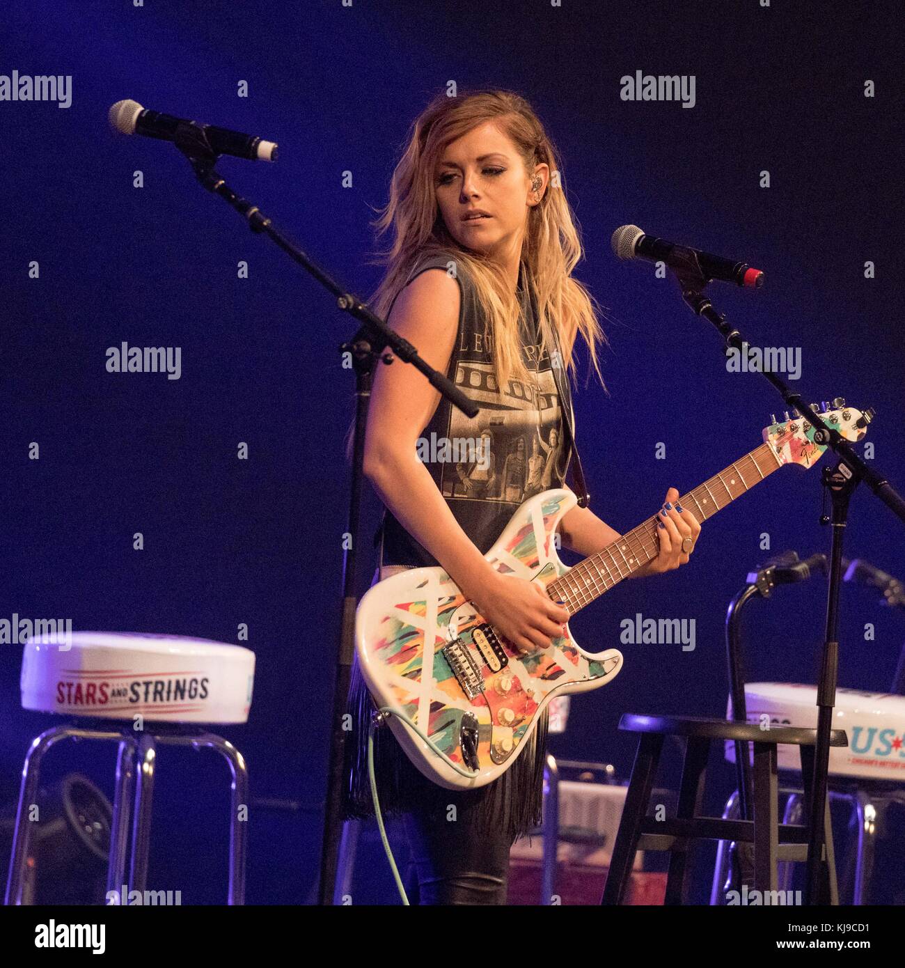 Chicago, Illinois, USA. 15th Nov, 2017. Musician LINDSAY ELL during the ...