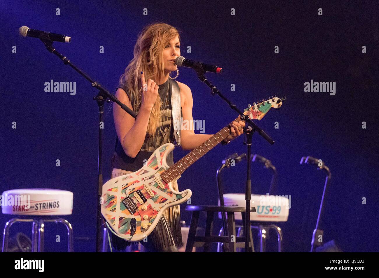 Chicago, Illinois, USA. 15th Nov, 2017. Musician LINDSAY ELL during the ...