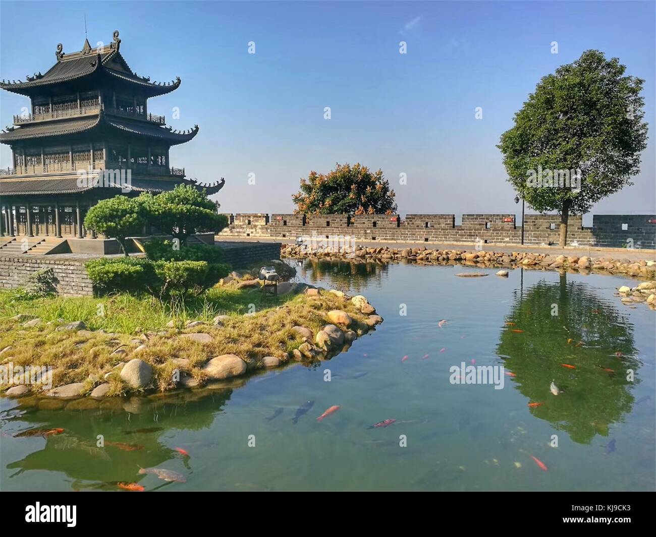 Yueyang, Yueyang, China. 22nd Nov, 2017. Yueyang Tower is an ancient ...