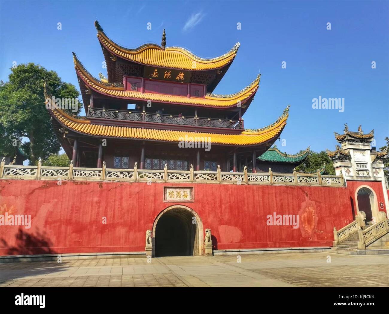 Yueyang, Yueyang, China. 22nd Nov, 2017. Yueyang Tower is an ancient ...