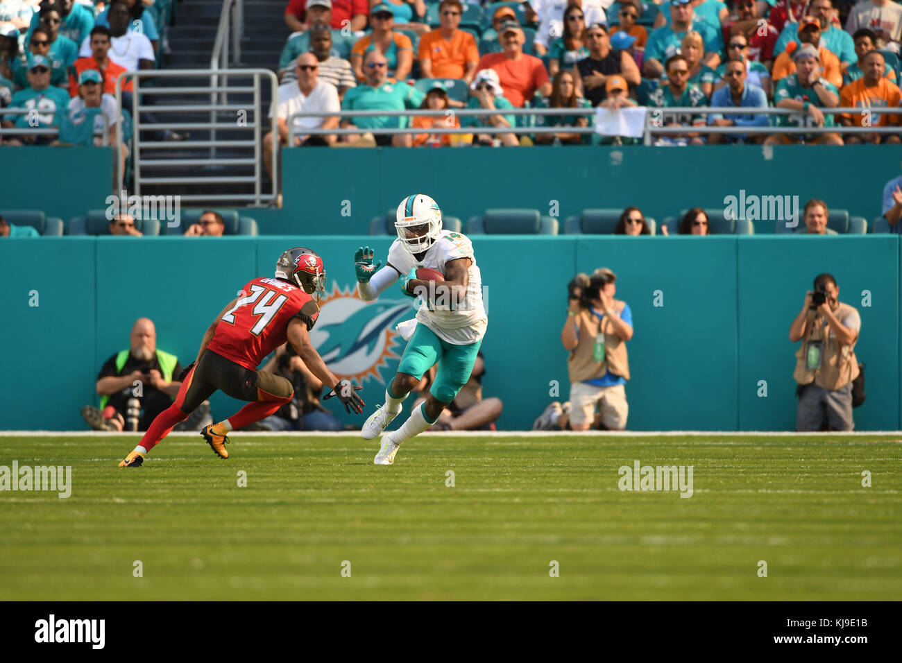 Miami Gardens FL, USA. 19th Nov, 2017. Jarvis Landry #14 of Miami ...