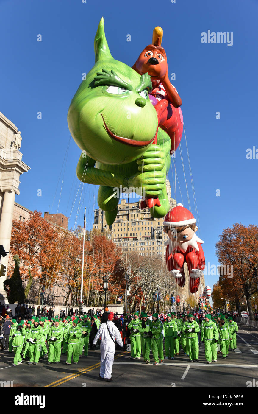 New York, USA. 23rd November, 2017. The Grinch balloon floats down ...