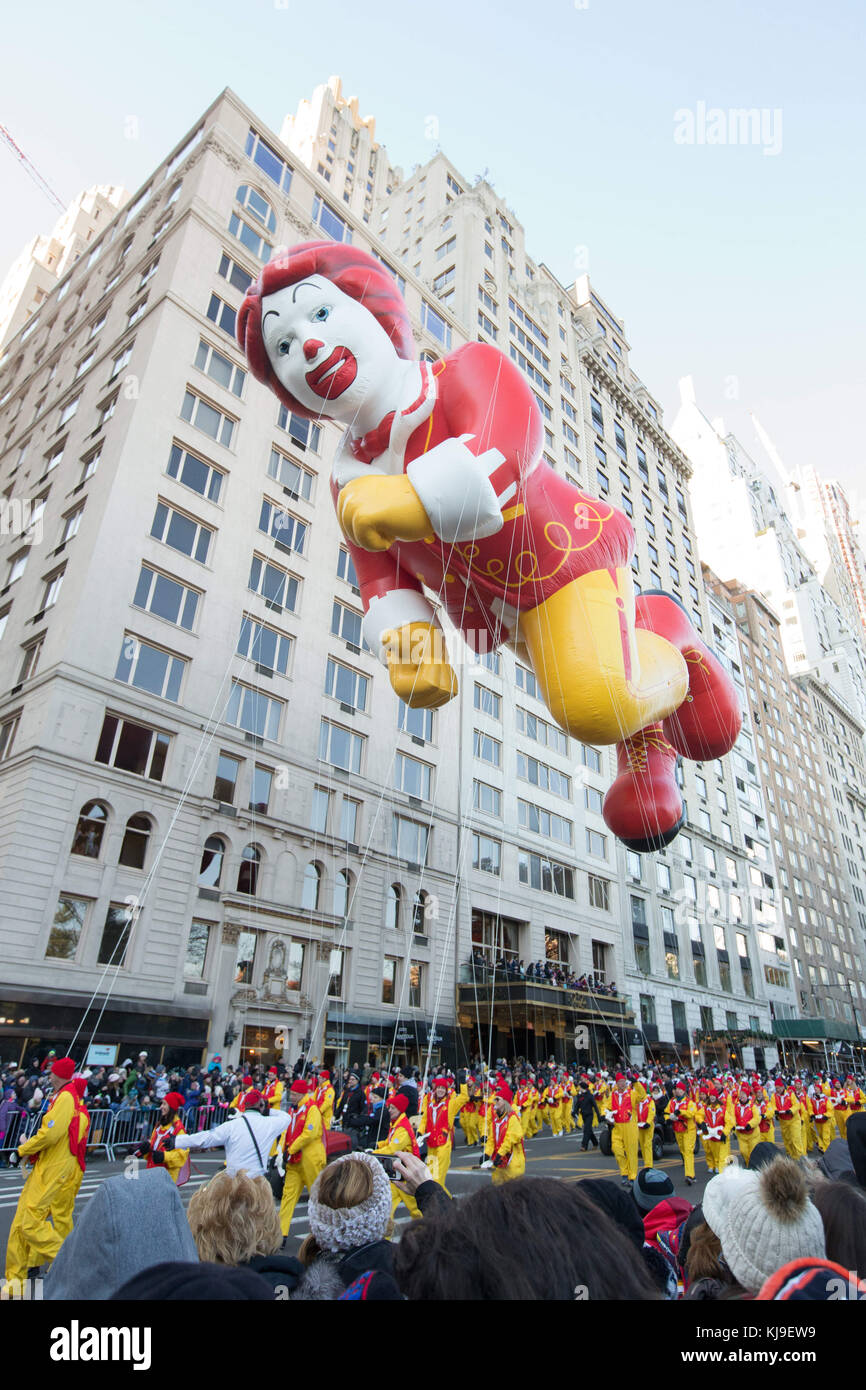 The Ronald Mcdonald Balloon Macys High Resolution Stock Photography and ...