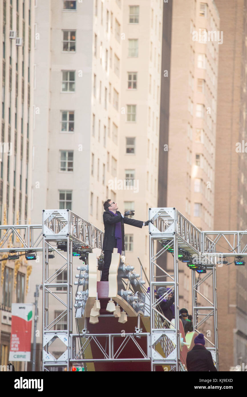 New York, NY, USA. 23rd Nov, 2017. Jimmy Fallon rides his float down ...