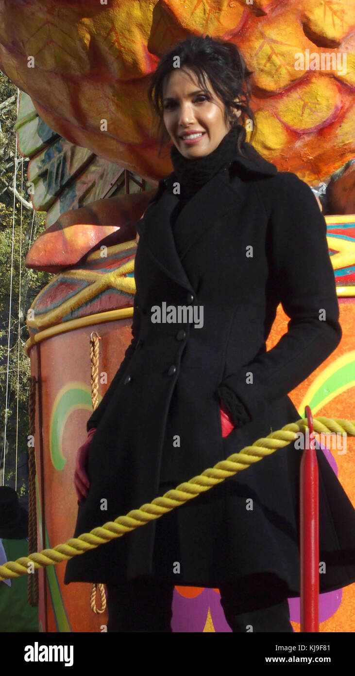 Thanksgiving day parade held in new york hi-res stock photography and ...