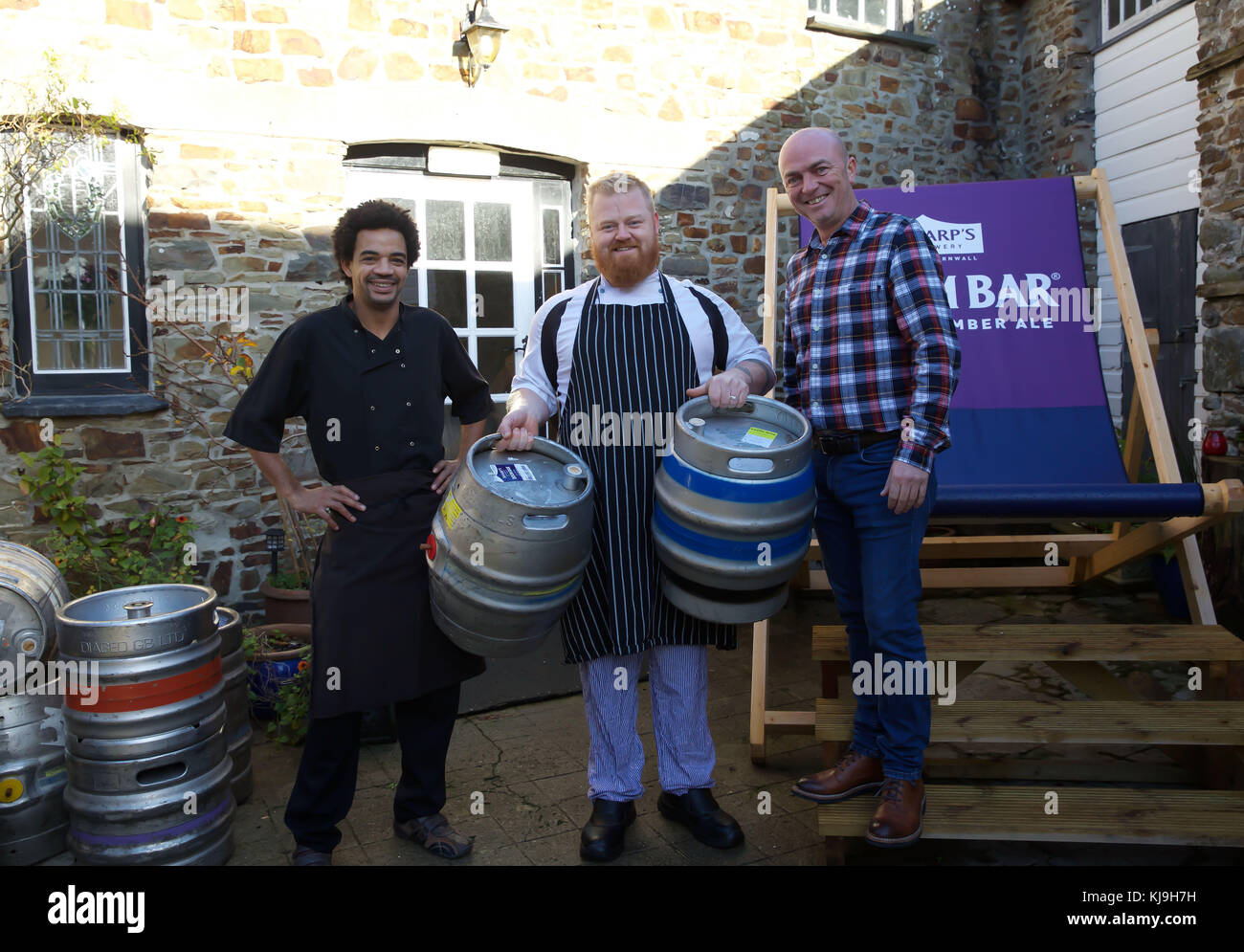 Stratton, UK. 24th Nov, 2017. Blue Skies over Stratton in Cornwall. One ...