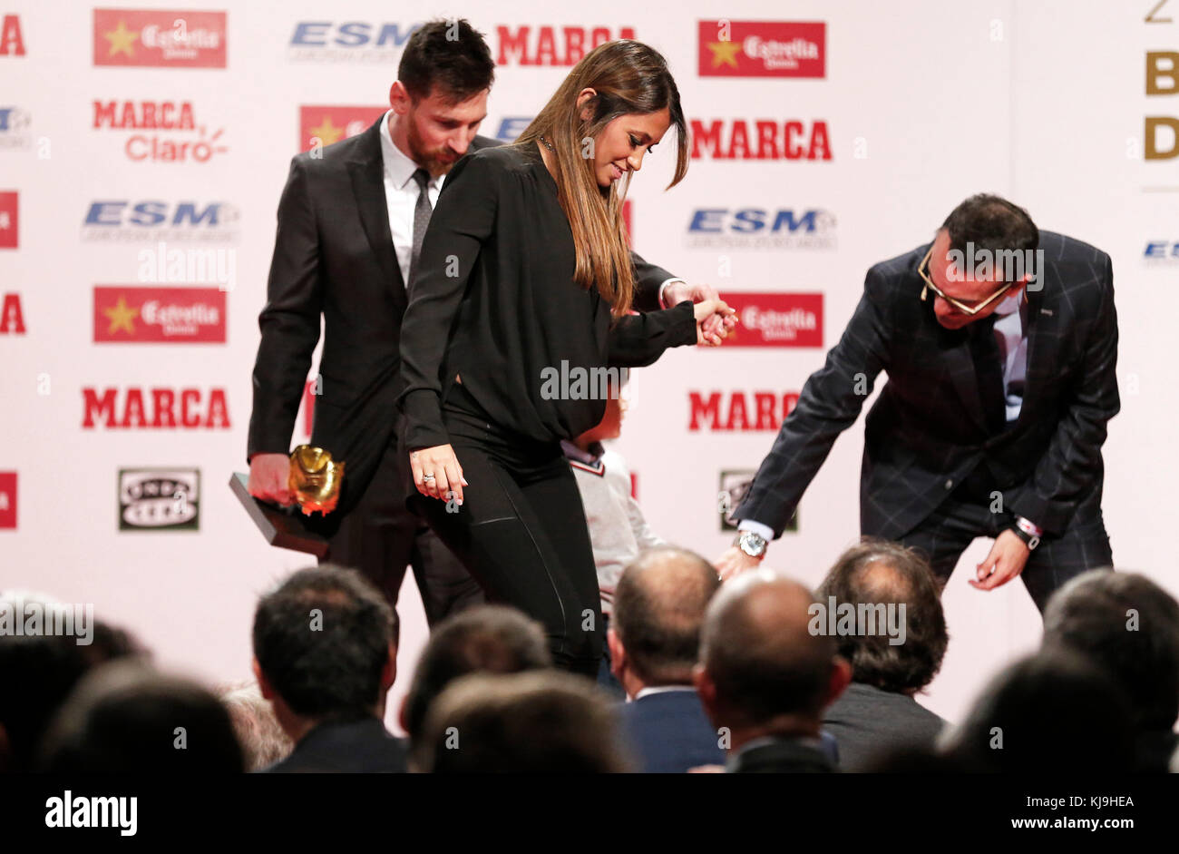 Antonella roccuzzo and thiago messi hi-res stock photography and images ...