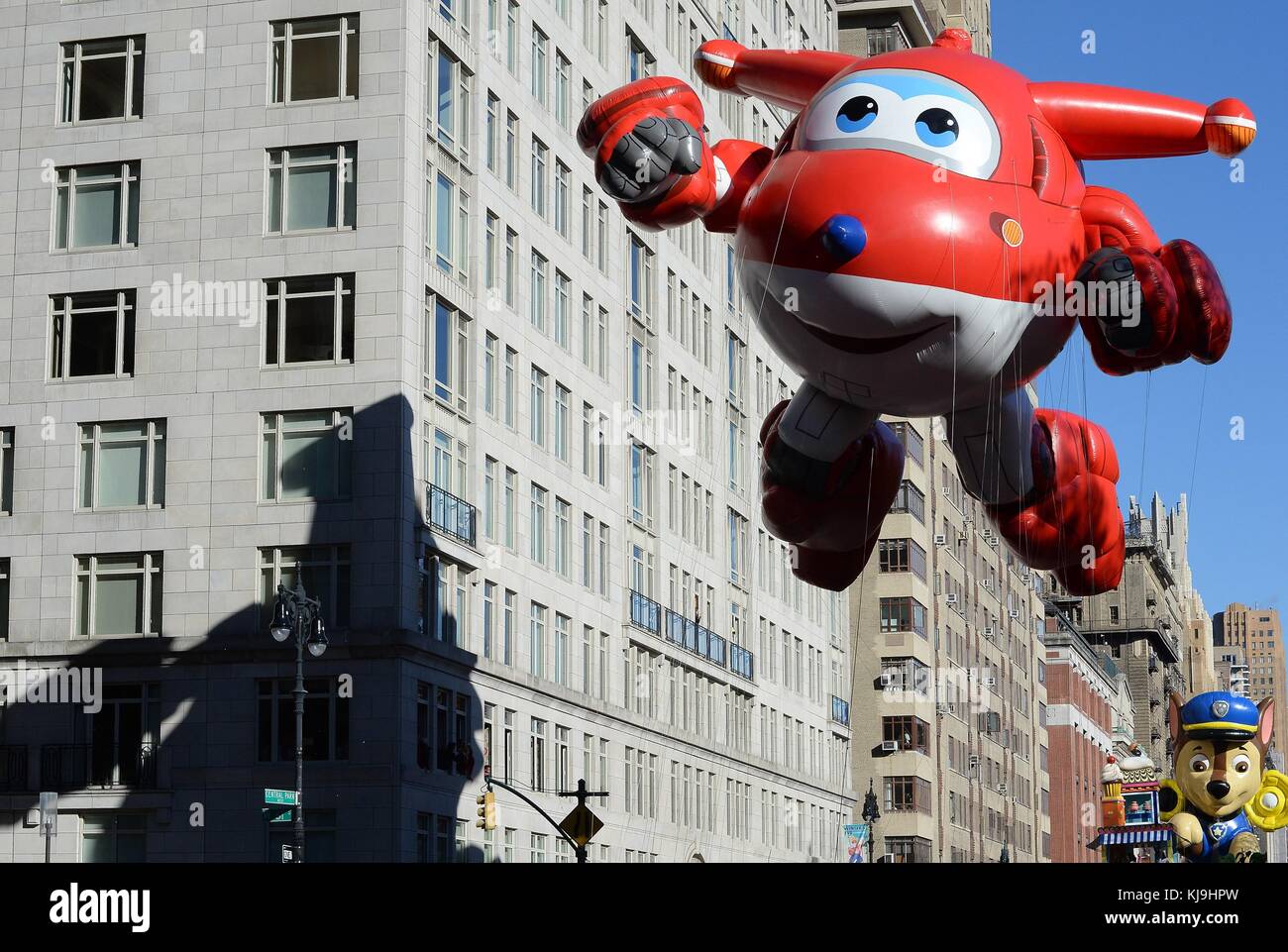 New York, NY, USA. 23rd Nov, 2017. Jet, balloon out and about for Macy ...