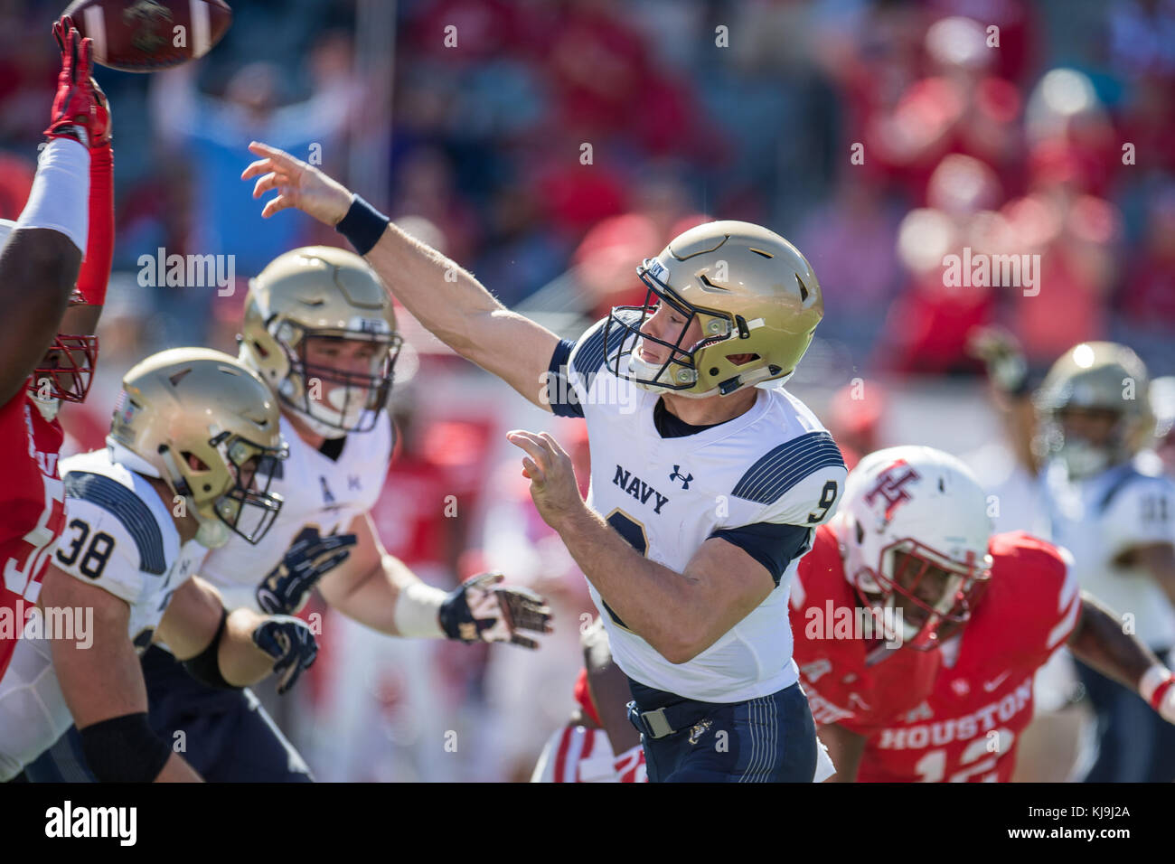November 24, 2017: Navy Midshipmen quarterback Zach Abey (9) passes ...