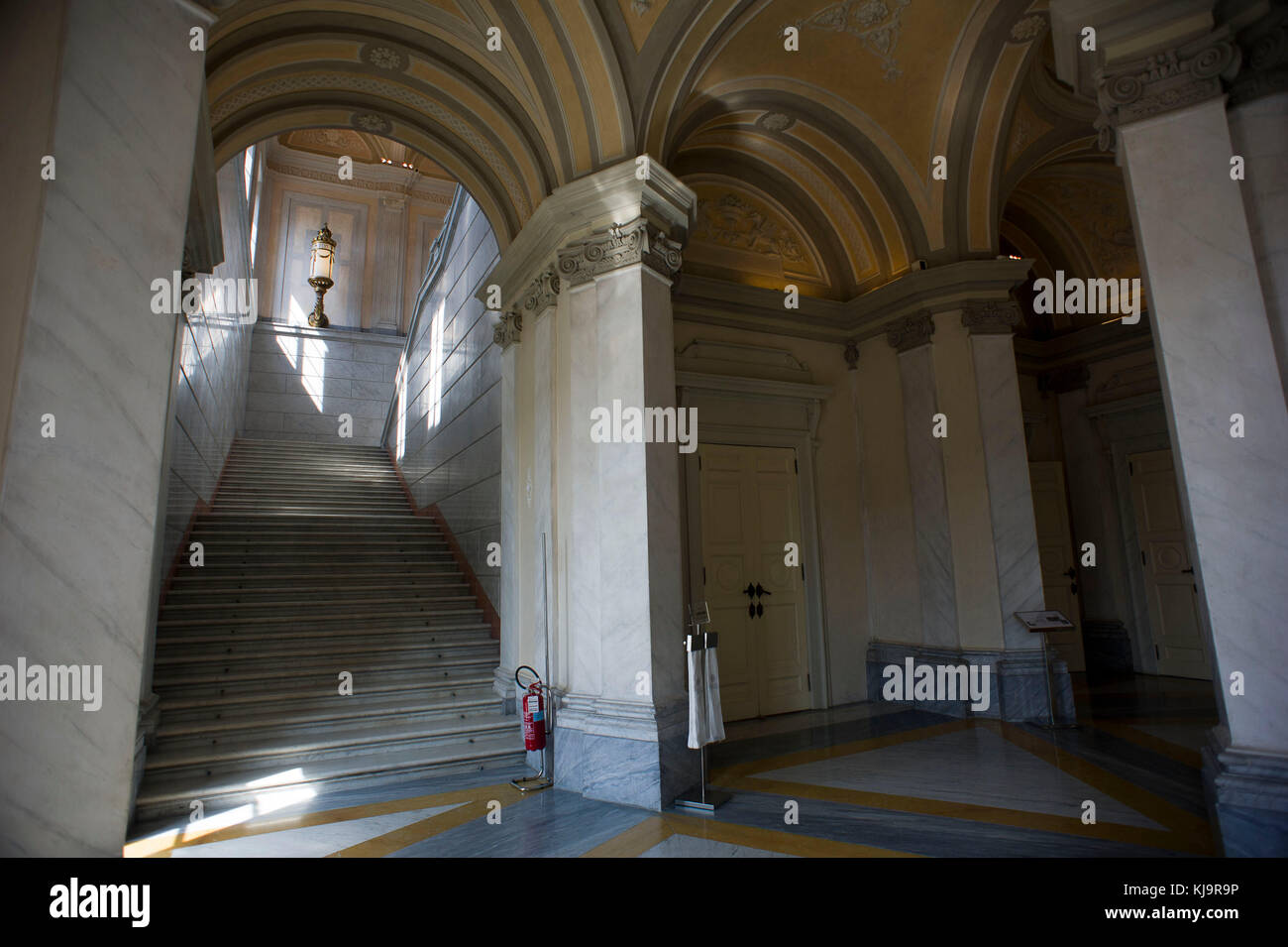 Grand staircases in palaces hi-res stock photography and images - Alamy