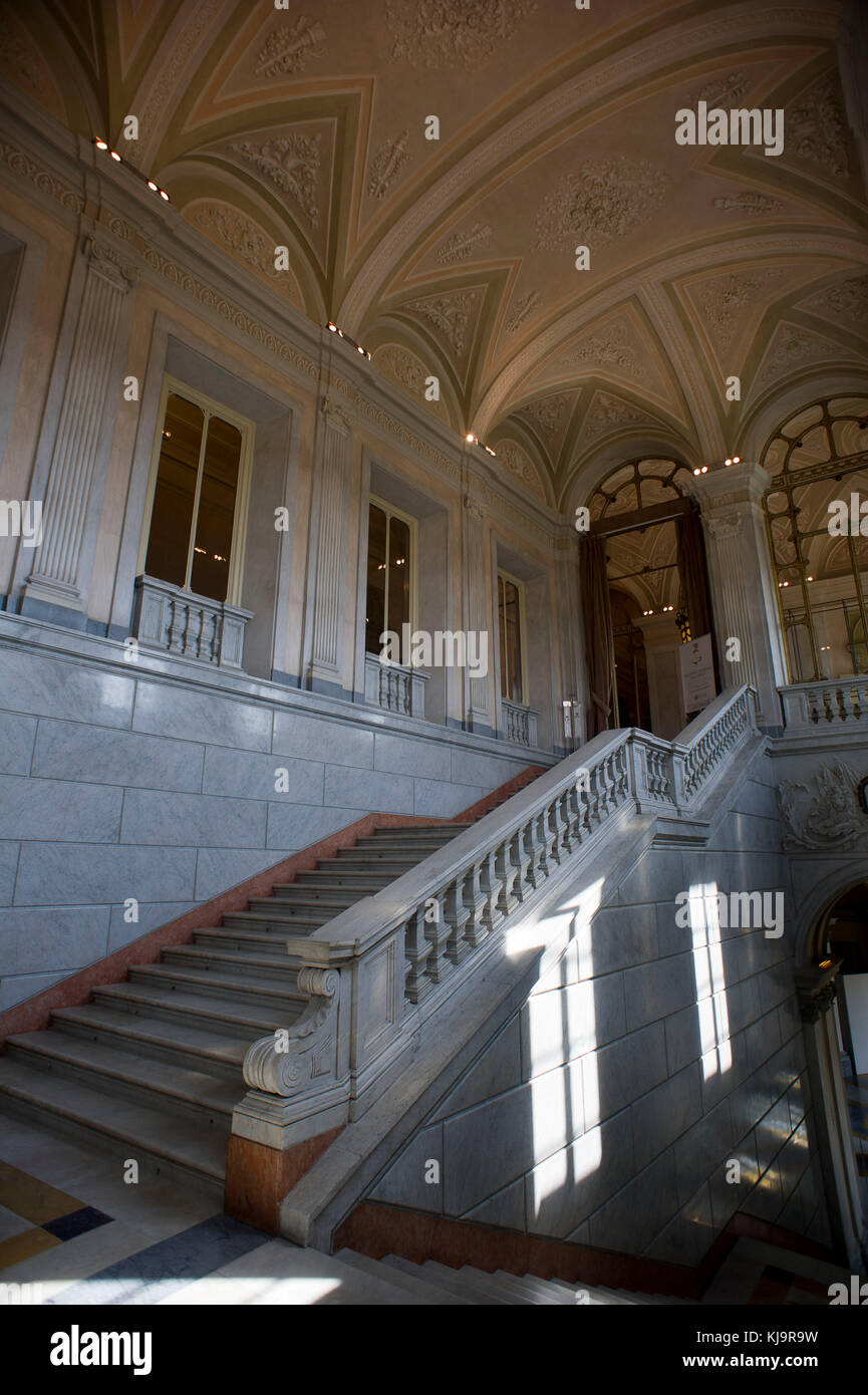 Grand staircases in palaces hi-res stock photography and images - Alamy