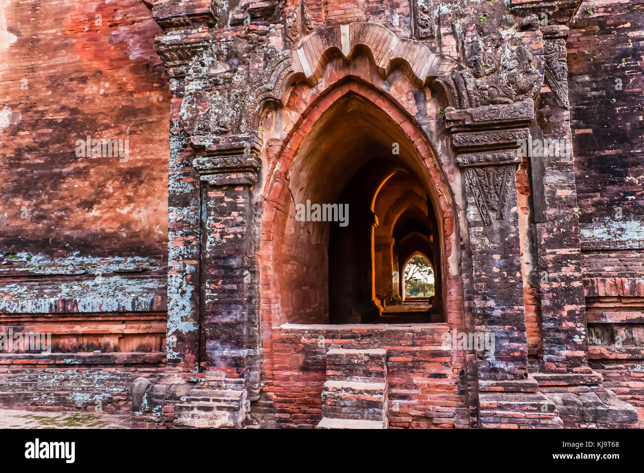 An arched passage in the Dhammayan Gyi Pagoda, Old Bagan, Myanmar Stock ...