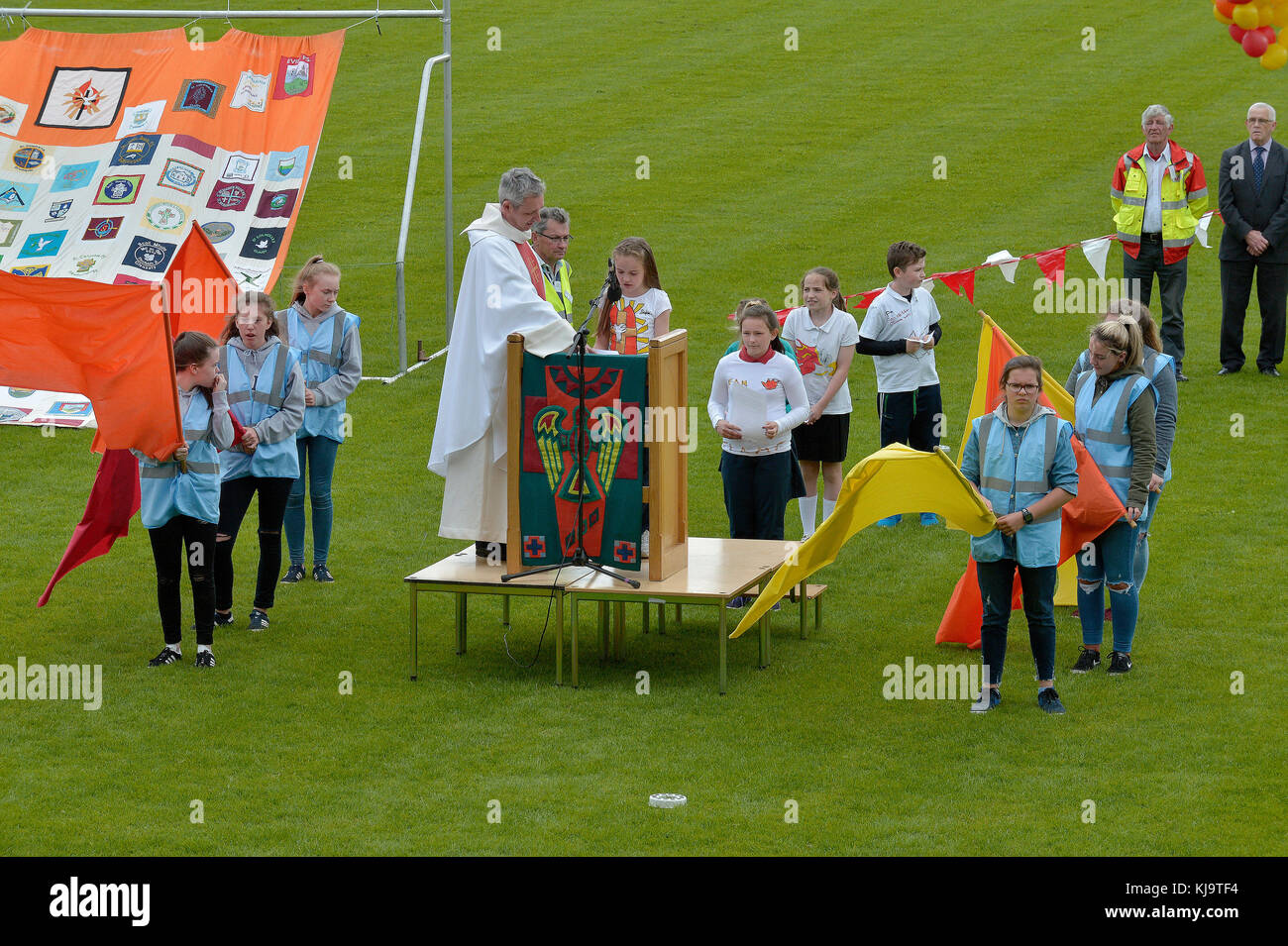 Outdoor catholic mass hi-res stock photography and images - Alamy