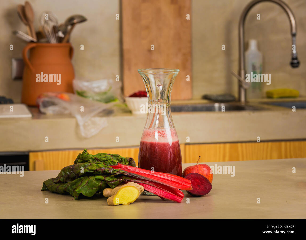 Glass jar of red juice, a detox beverage Stock Photo - Alamy