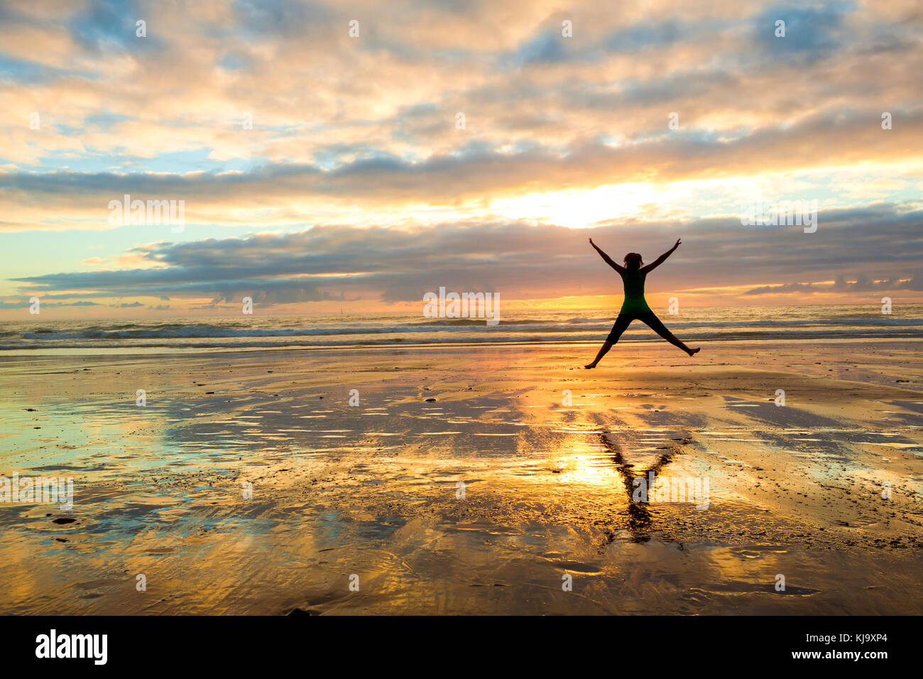 Jumping open sea hi-res stock photography and images - Alamy
