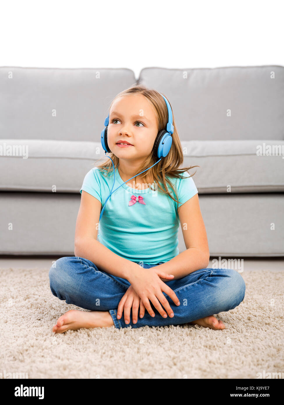 Cute girl listen music hi-res stock photography and images - Alamy