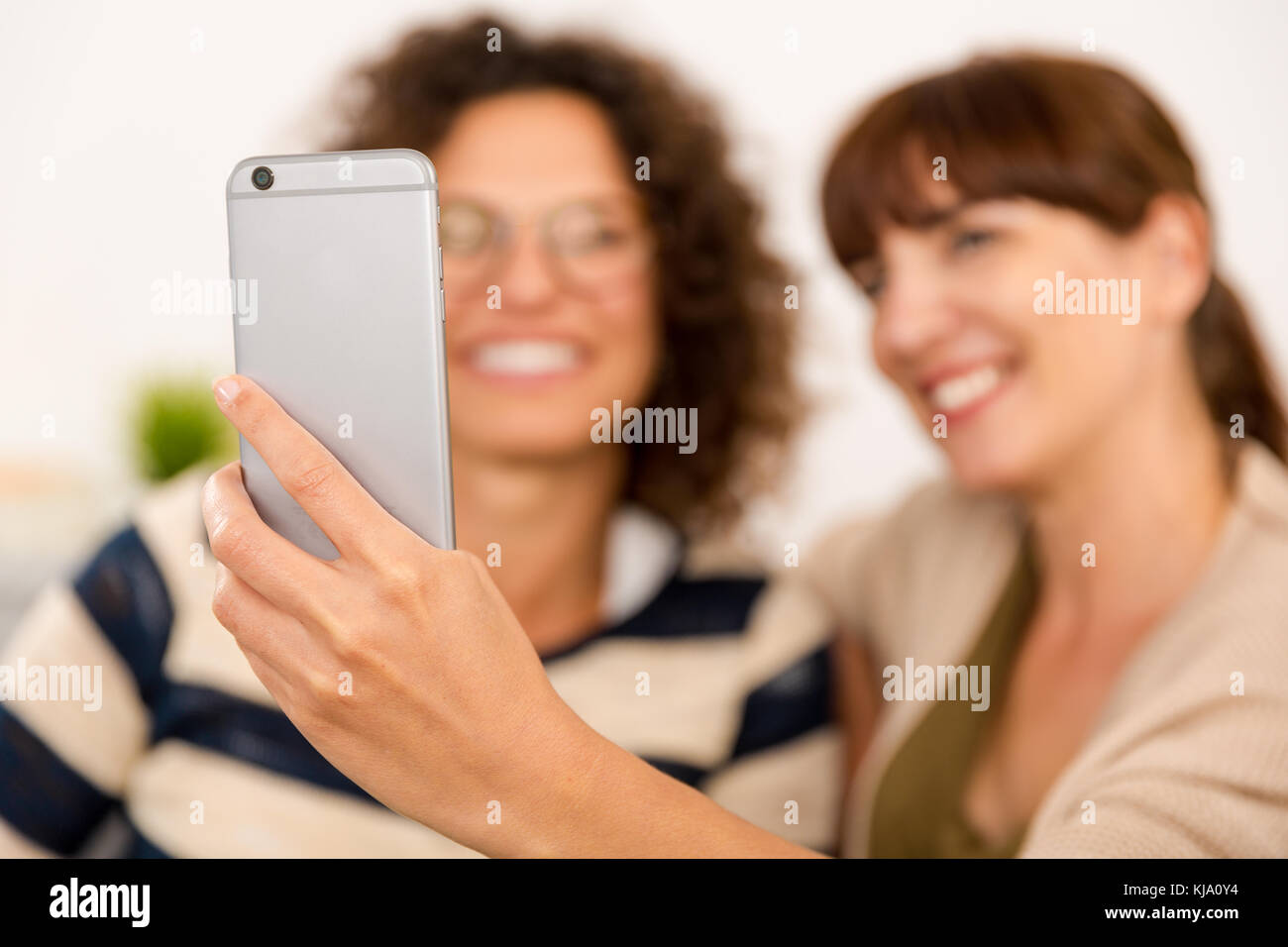 Family and friends selfie hi-res stock photography and images - Alamy