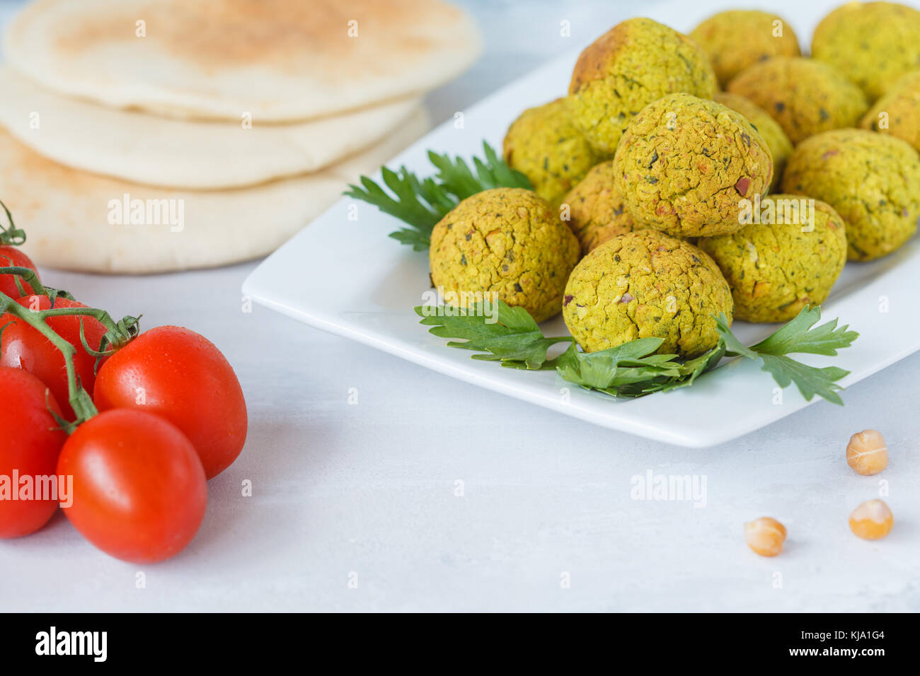 Falafel sandwich hi-res stock photography and images - Alamy