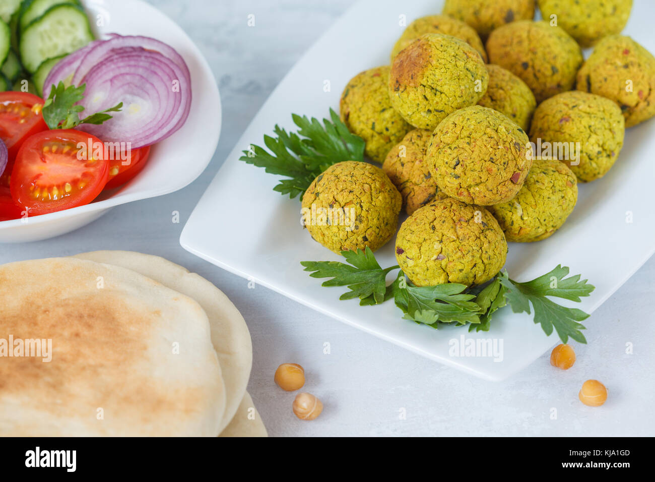 Falafel sandwich hi-res stock photography and images - Alamy