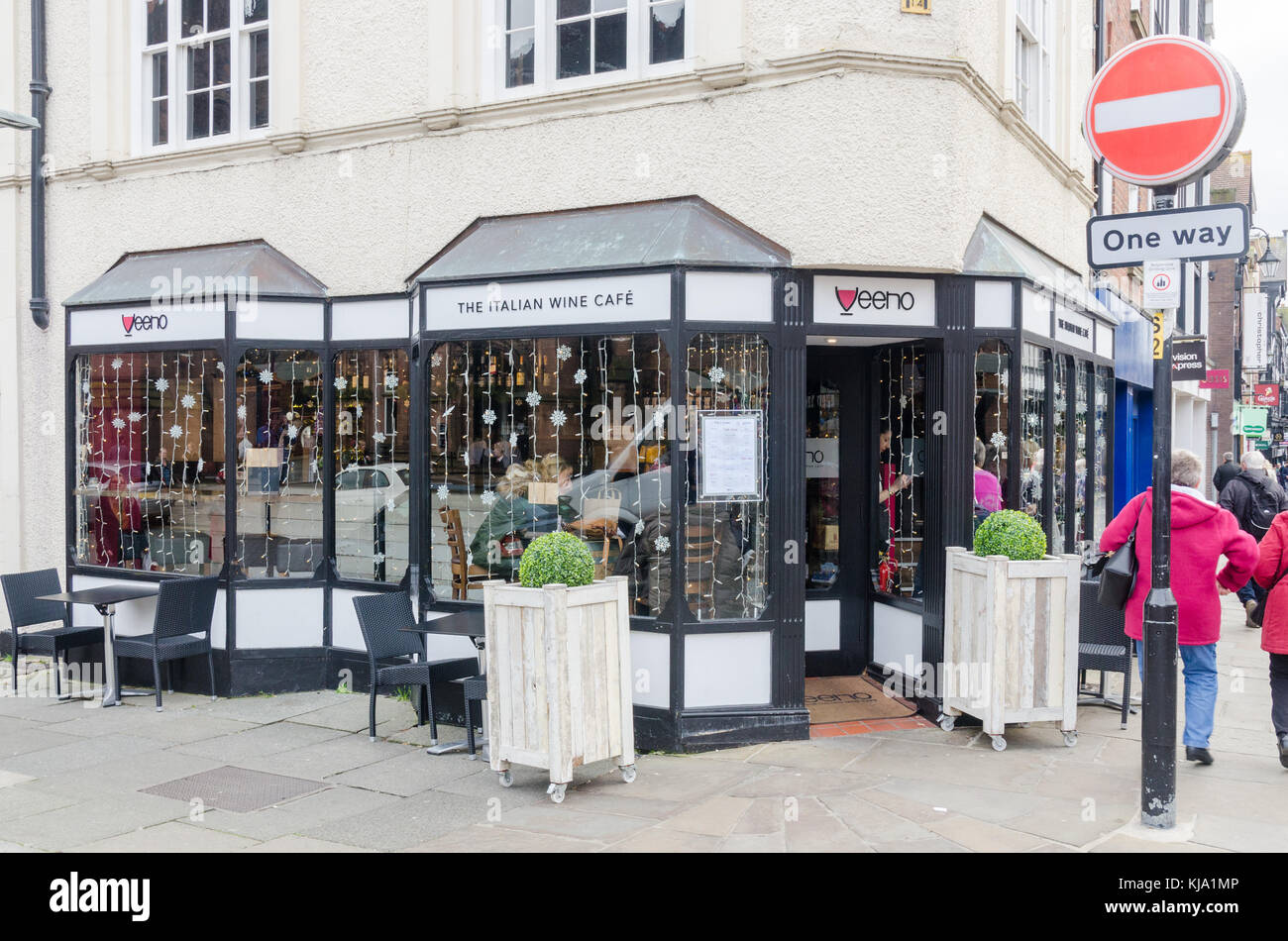 Veeno wine bar hi-res stock photography and images - Alamy